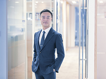 Nicholas Lin | Associate